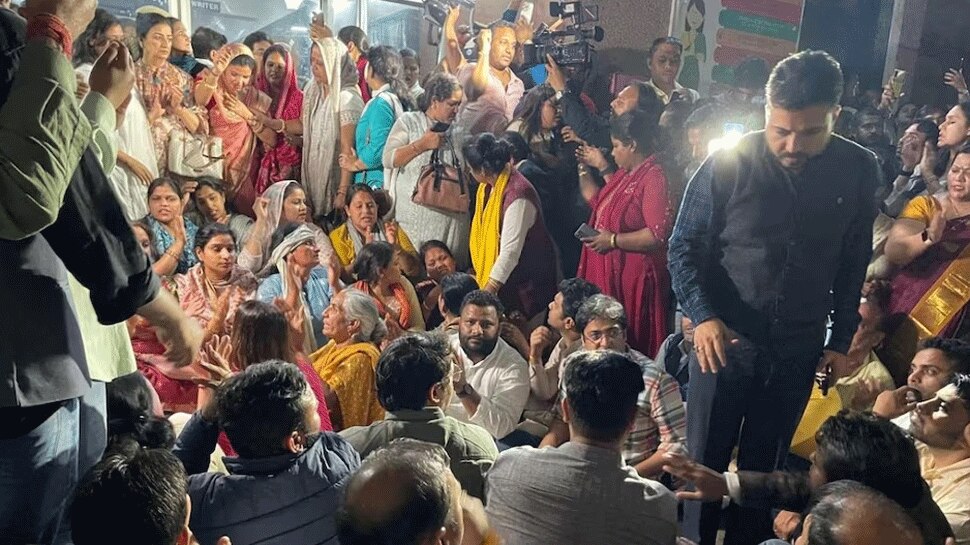 Mayor Shaili Oberoi reached the police station to file complaint party ...