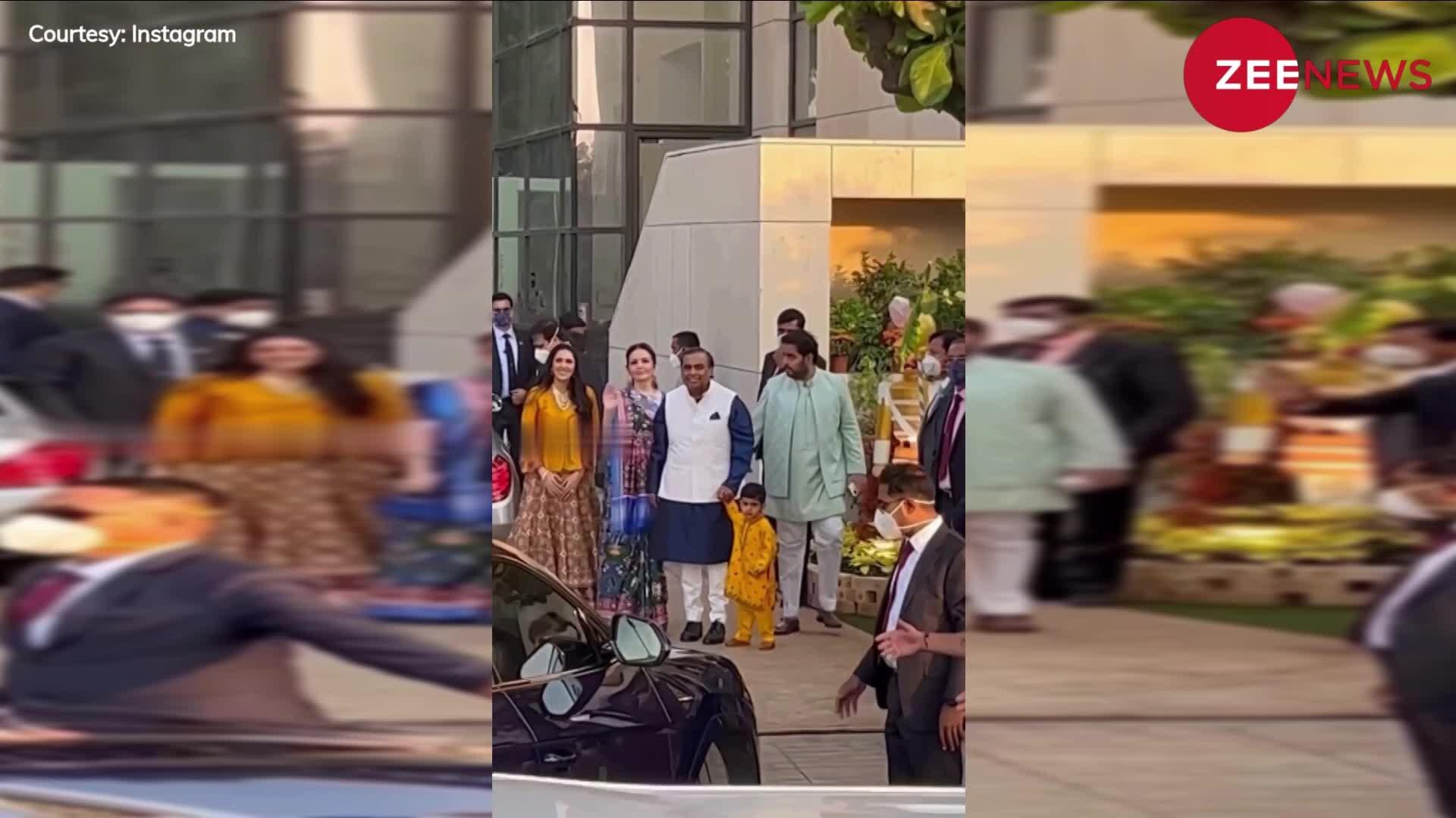 Ambani family wear traditional outfit arrive at isha ambani party ...