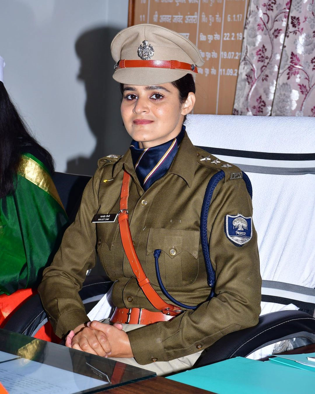 IAS Tina dabi similar IPS dr navjot simi beautiful photos viral on ...