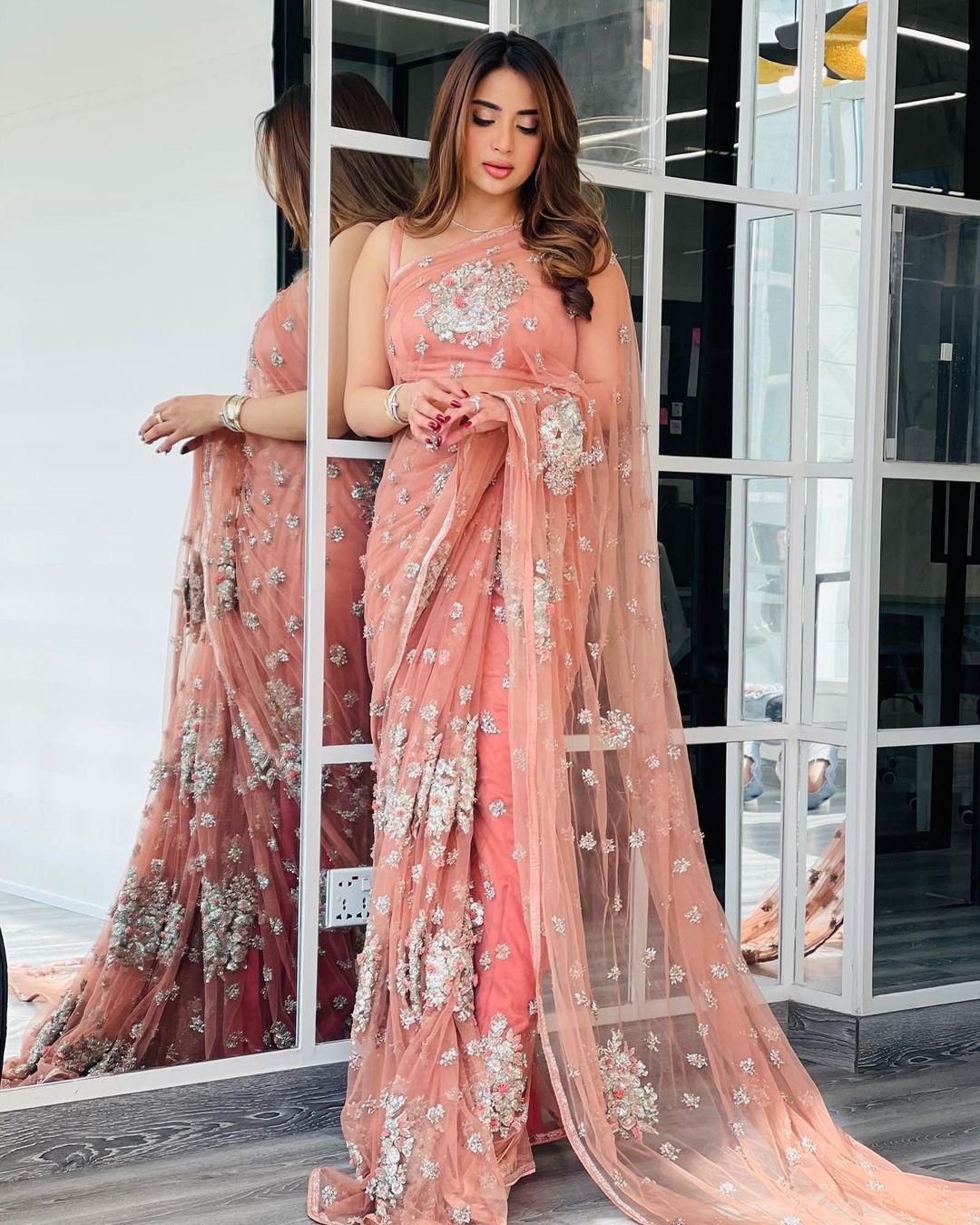 pakistani actress Saboor Ali share photos in sequence embroidery saree ...