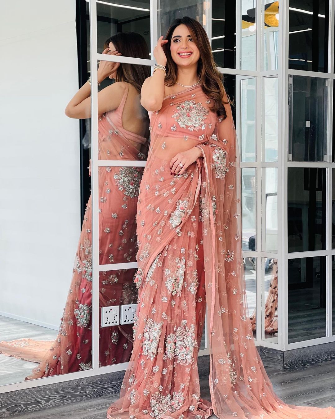 pakistani actress Saboor Ali share photos in sequence embroidery saree ...