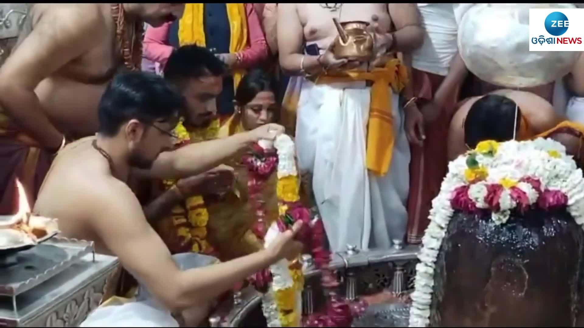 VIDEO After KL Rahul Akshar Patel Also Visited Mahakaleshwar With His video-after-kl-rahul-akshar-patel-also-visited-mahakaleshwar-with-his