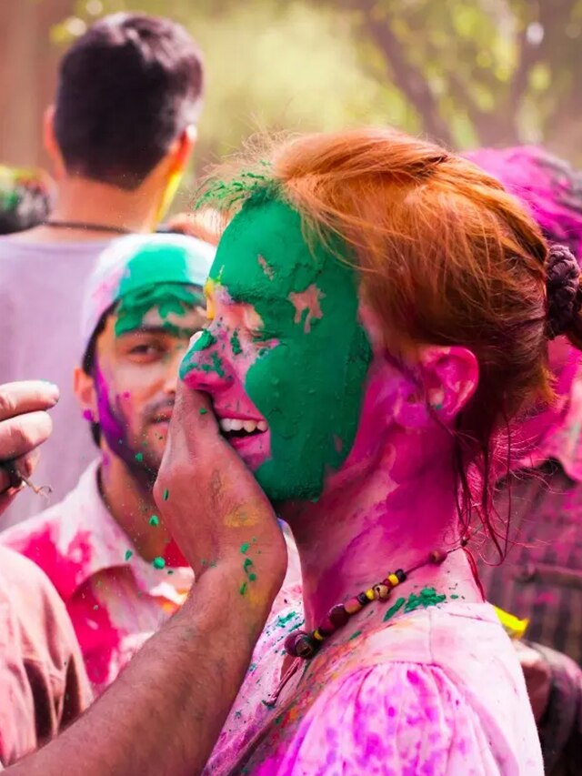 Mathura Lathmar Holi 2023 Check What is the history and significance of Lathmar Holi in Mathura ...