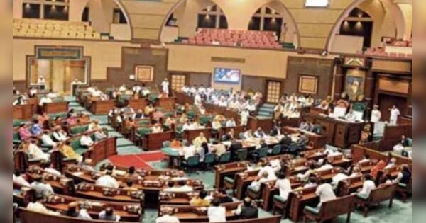 M P Assembly Budget Session 2023 Uproar over Chinese tablet opposition govind singh kamal nath ...