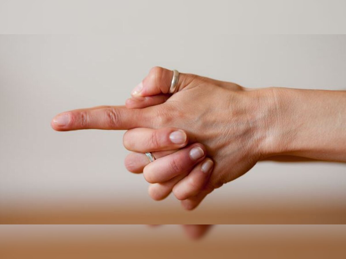 These Five hand postures can make any person powerful and rich, Hand ...