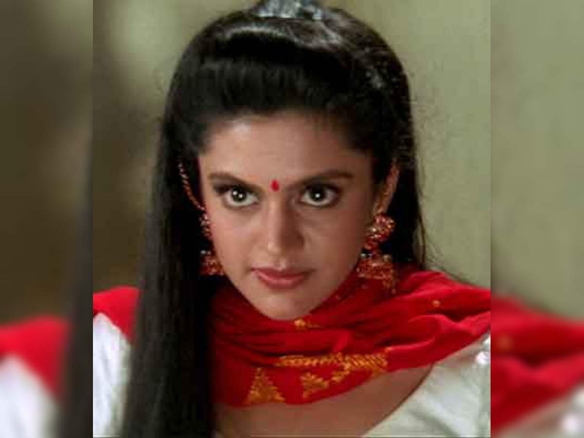 Mandira Bedi spotted in front open bold grey gown in an event, see ...