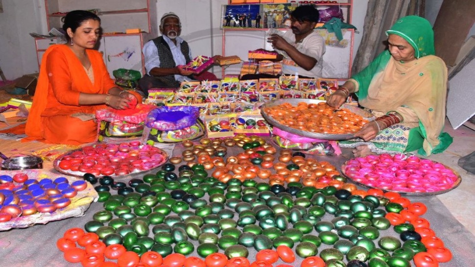 jaipur muslim family is mixing sweetness with gulal in holi tradition ...