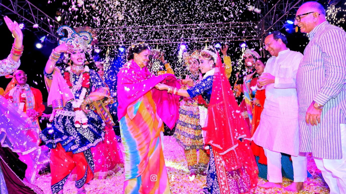 Former CM Vasundhara Raje danced in Salasar bala ji dam Phagotsav after ...