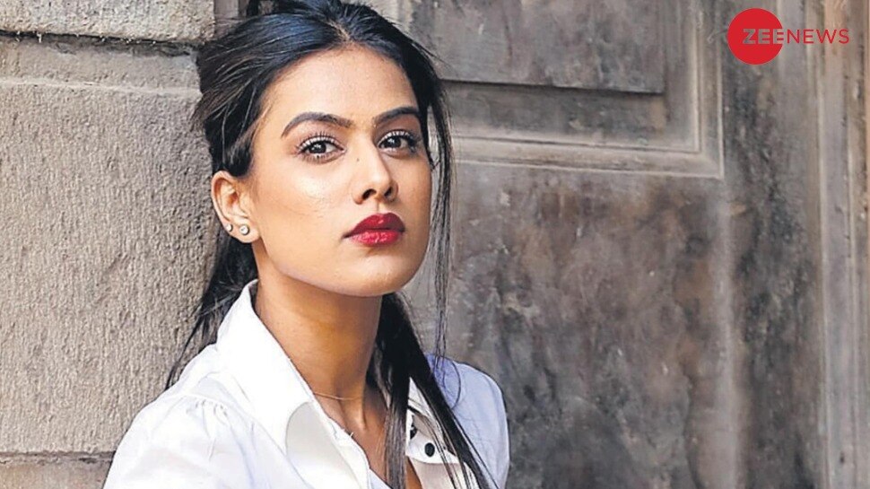 Hot and bold Nia Sharma flaunts her shimmery eyes in camera | Nia ...