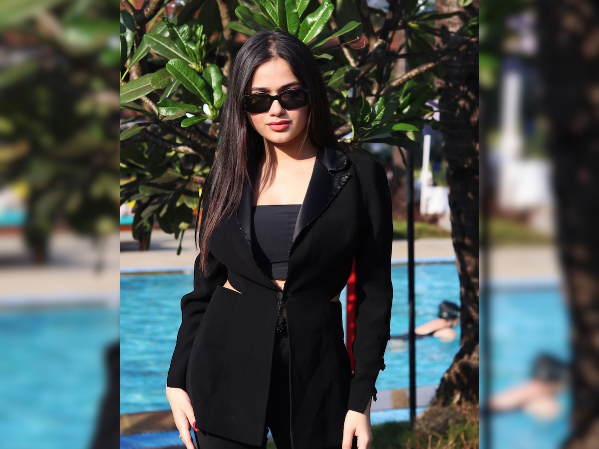 21 year old zannat zubair shares photos in black outfit