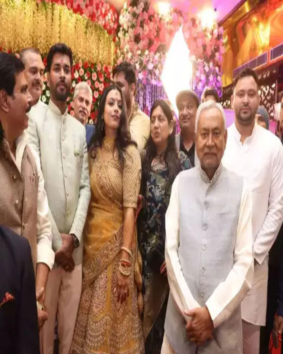 Anand mohan daughter surbhi anand wedding rajhans singh IRTS photos viral | यह सरकारी अधिकारी ...