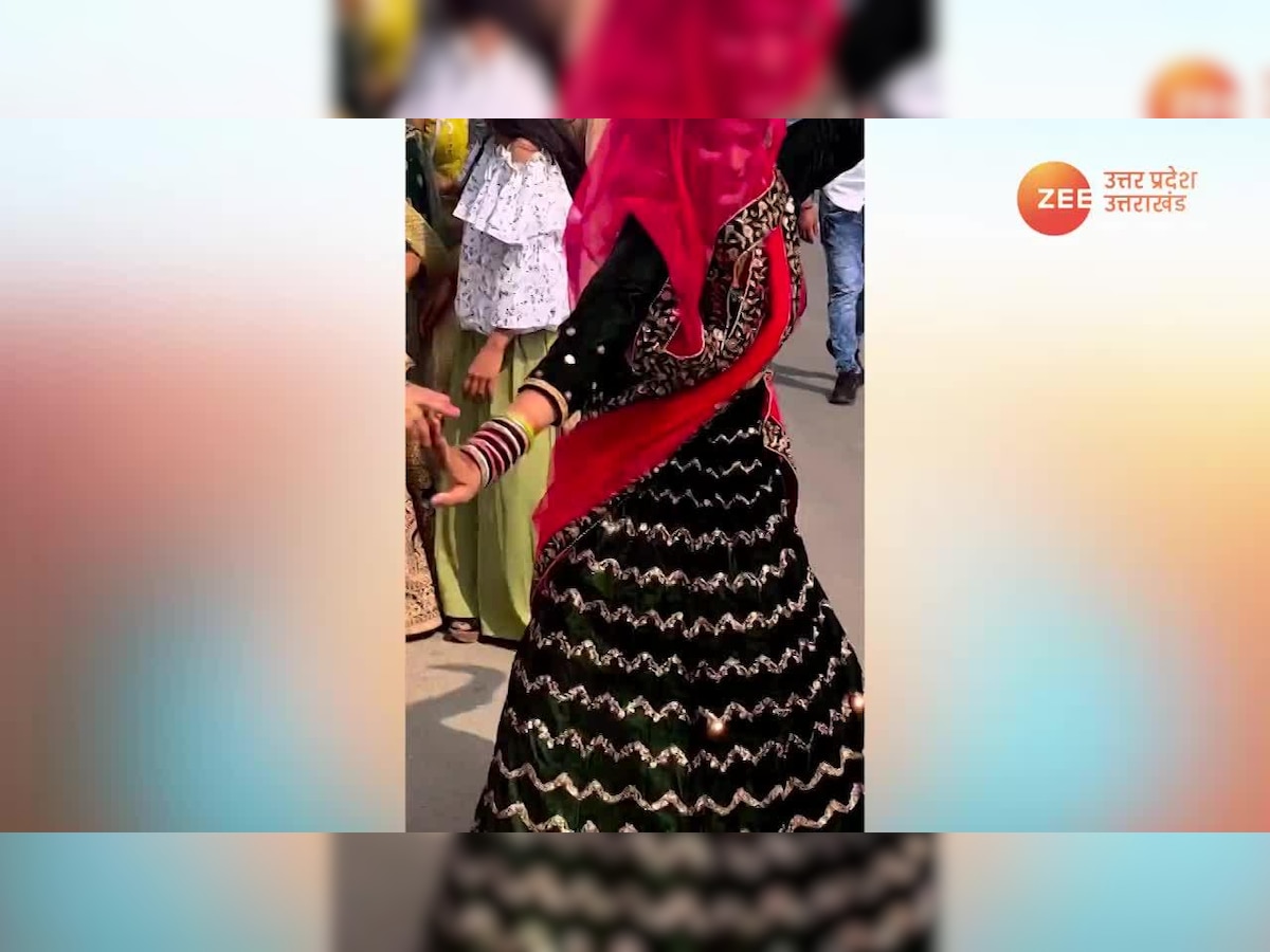 52 Gaj Ka Daman बीच सड़क पर भाभी ने किया जमकर डांस आते जाते लोग भी रह