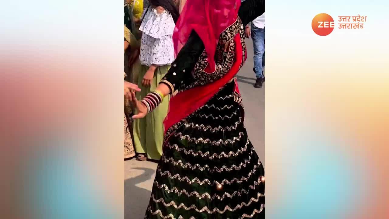 52 Gaj Ka Daman बीच सड़क पर भाभी ने किया जमकर डांस आते जाते लोग भी रह