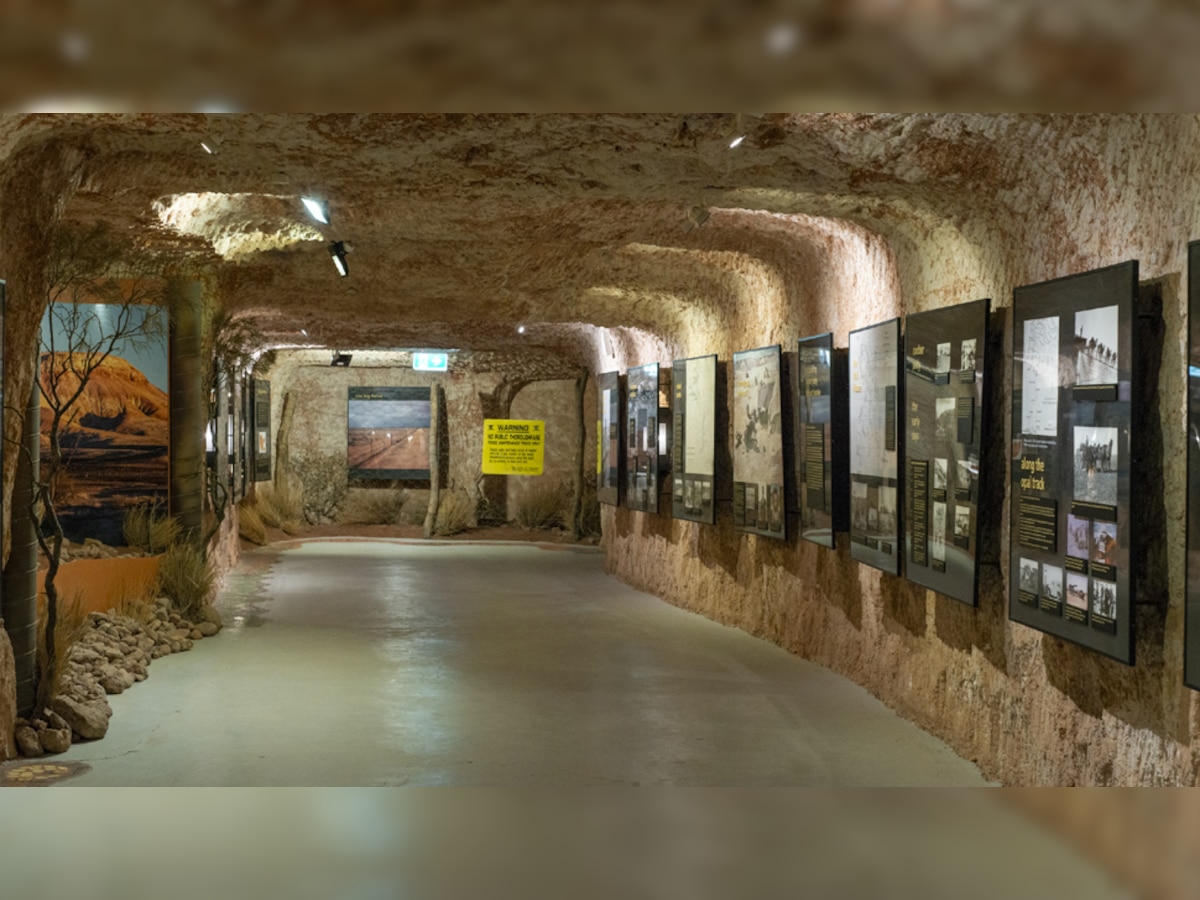 australian city coober pedy people live in underground homes opal mine ...