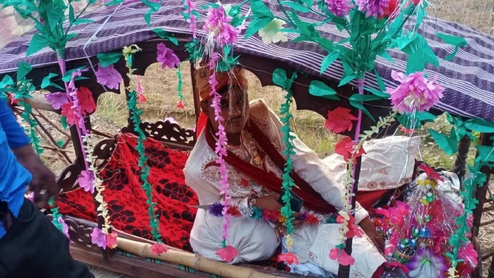 Groom going in doli to marriage with his bride in barabanki people happy वाह! डोली में बैठकर जा ...