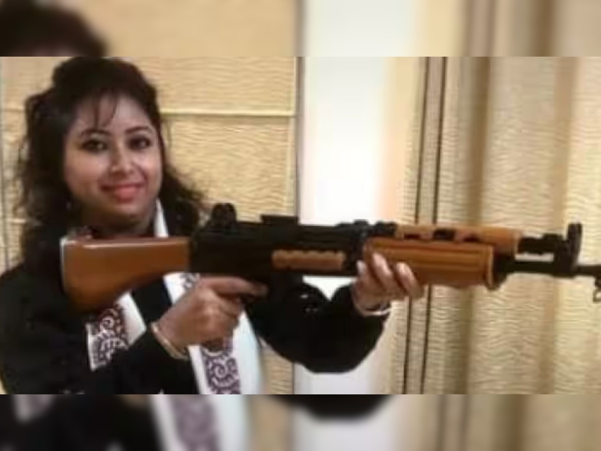 who is sizzling shweta jha with ak47 insas rifle photo goes viral patna ...