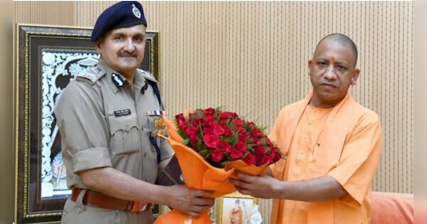 UP New DGP race starts | यूपी पुलिस के नए डीजीपी पद की दौड़ तेज