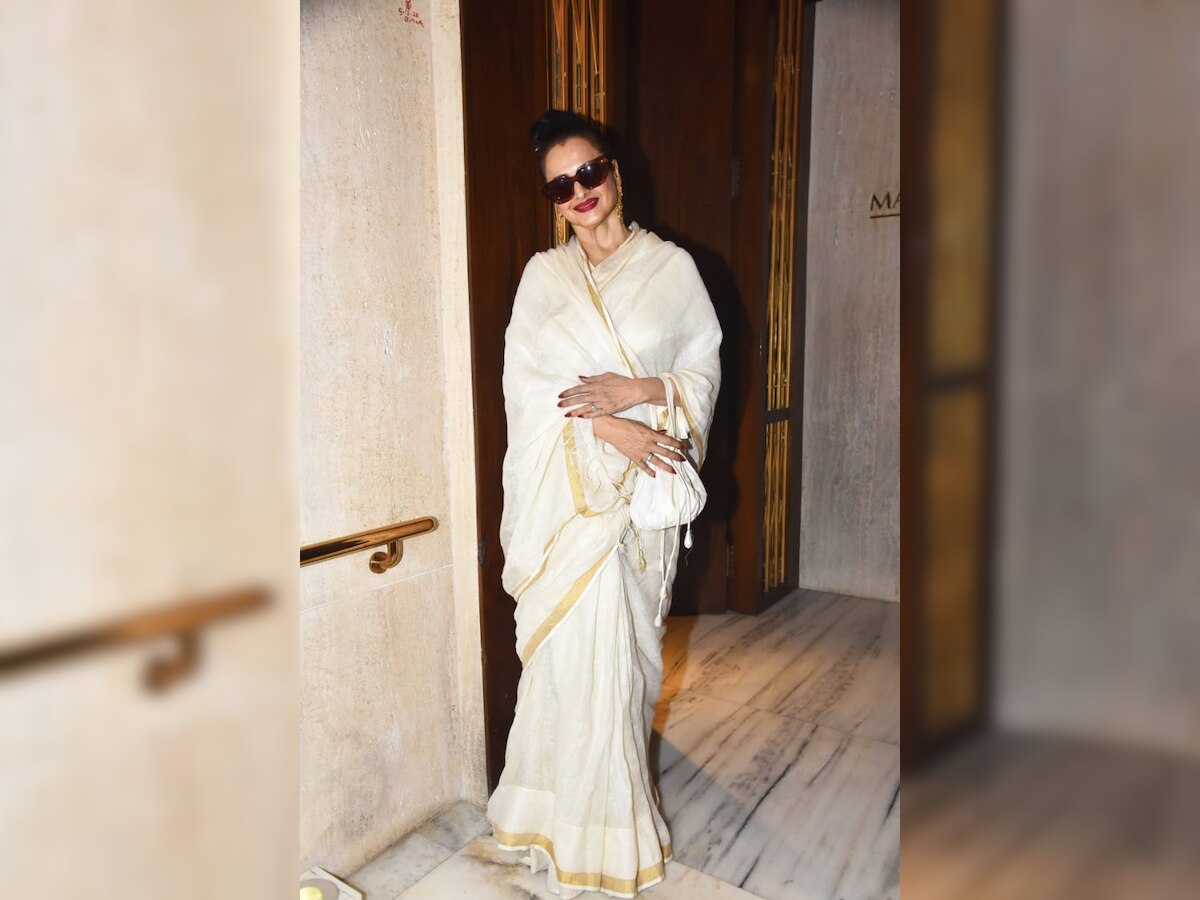 Bollywood actress Rekha look stunning in white saree at manish malhotra ...