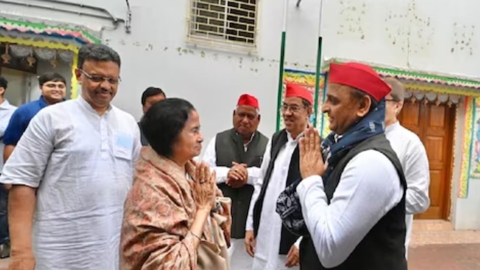 Akhilesh again raised caste census issue , signs of alliance with Mamta ...