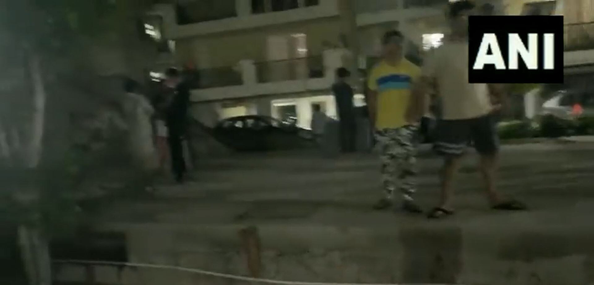 Delhi Earthquake earthquake in delhi and north india people shares ...