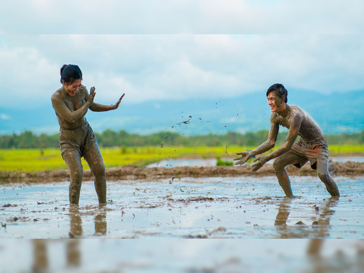 Engaged Couple Promote Farming before pre wedding photoshoot of couple ...