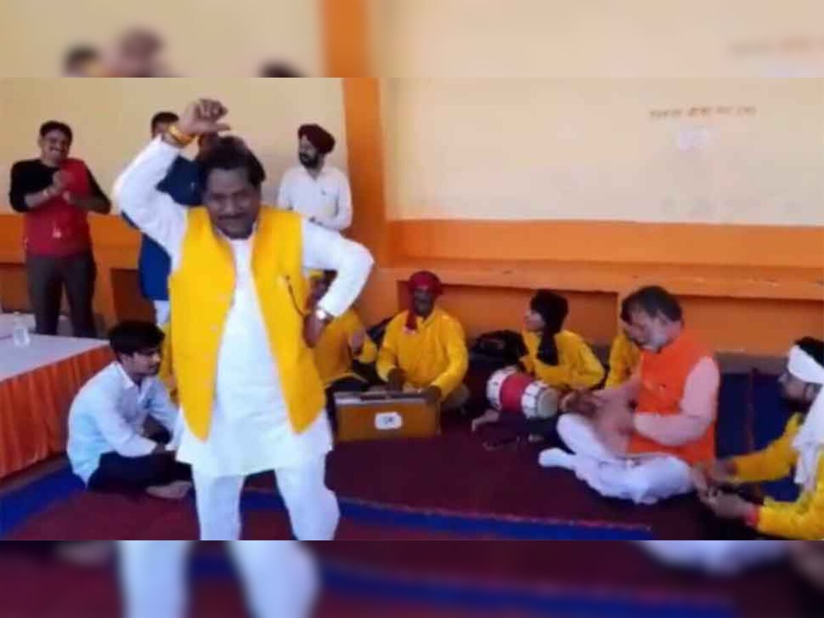 Chaitra Navratri 2023 Minister got excited listening to hymns in Devi ...