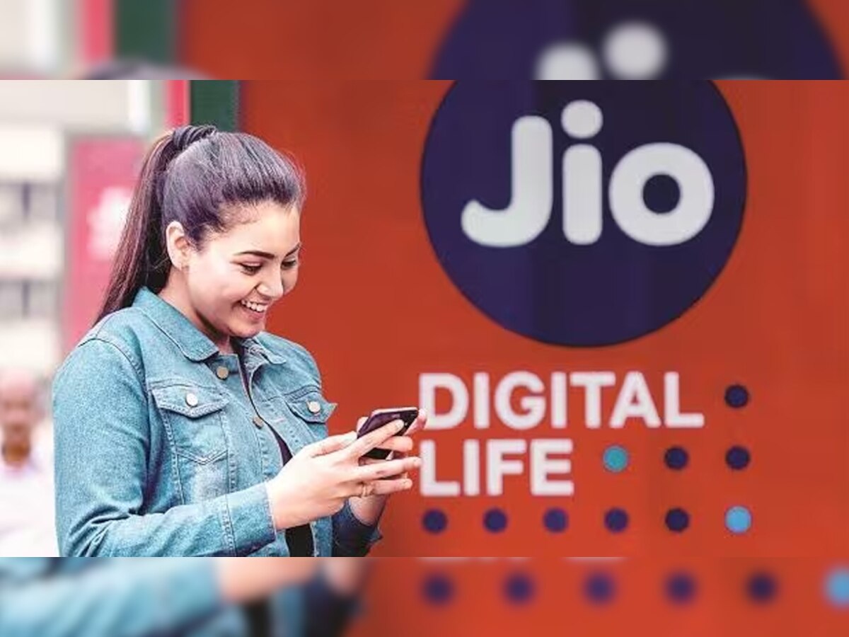 Jio Launch 3 prepaid Plans Daily 3GB Data Unlimited Calling Free IPL Stream And Much More | Jio ...