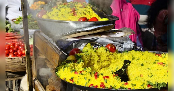 Indore Famous Street Food Poha indores chappan market 56 dukan famous ...