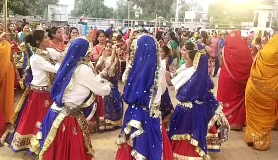 churu news colors of Gangaur scattered in Sardarshahar women gave ...