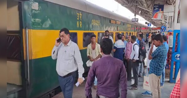 Garib Rath Express was about to leave for Anand Vihar then fire broke ...
