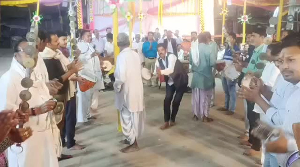 Dausa news singers from all over states gather in Lalsot for 273 years ...