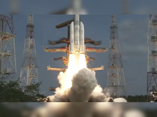 Isro launches lvm 3 rocket with 36 satellites of oneweb | ISRO ने रचा ...