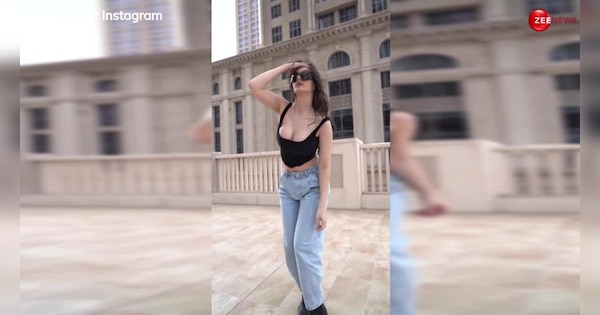 unbelievable sexy Giorgia Andriani faces Oops Moment flaunting breast in deepneck braless top ...