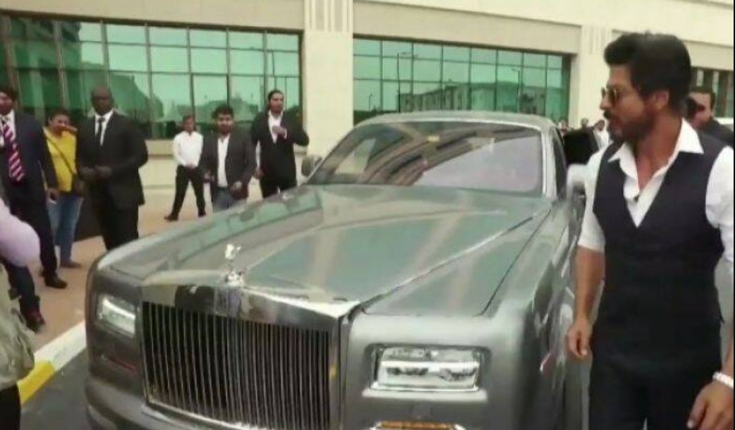 SRK New Car: ଶାହାରୁଖ ଖାନ୍ ଙ୍କ ଘରକୁ ଆସିଲା Rolls Royce, ଜାଣନ୍ତୁ ଦାମ କେତେ ...