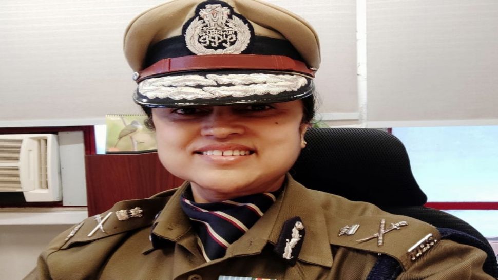IPS Renuka Mishra in race to become UP DGP know 1990 batch IPS officer | कौन हैं यूपी की तेज ...