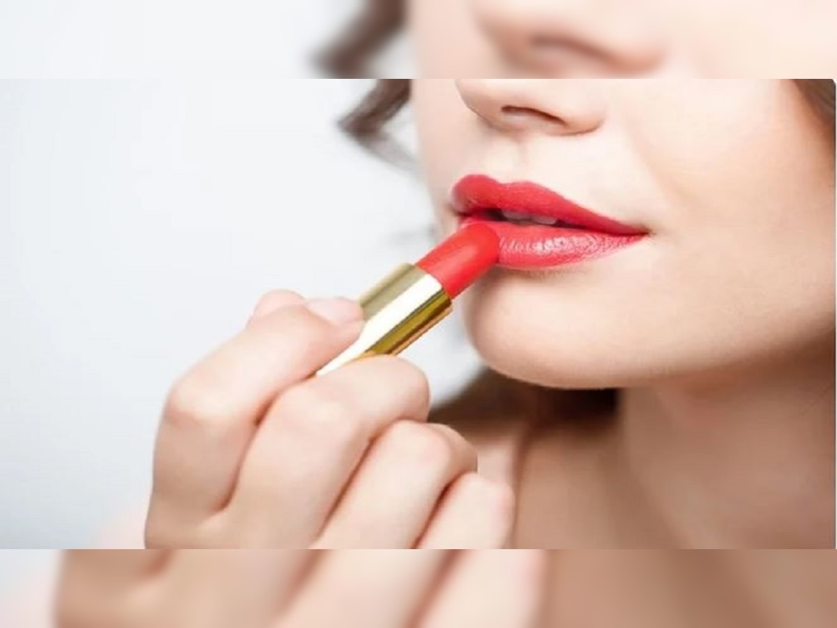 Side Effects of using Lipstick on Health know in details cause cancer heart issue kidney failure ...