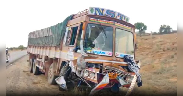 Churu News Heavy collision between truck and pickup on NH52 in Sadulpur ...