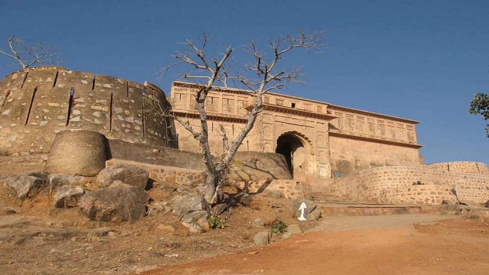 Shocking Garh Kundar Fort mysterious where suddenly disappeared entire ...