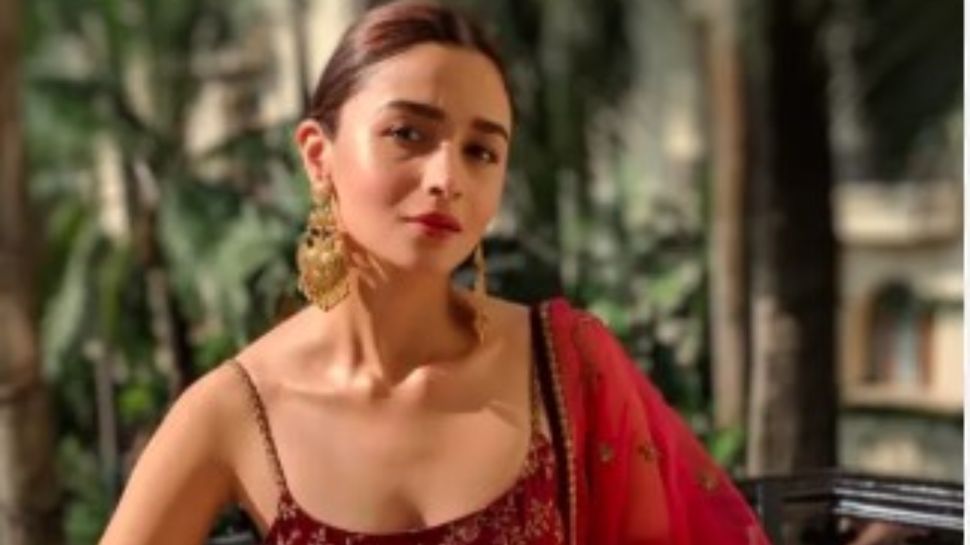 Eid Special Look: ईद पर दिखना है सबसे खास, तो इन एक्ट्रेस से लें टिप्स