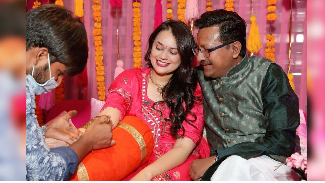 IAS Tina Dabi Romantic secret video of Tina marriage With IAS Pradeep ...