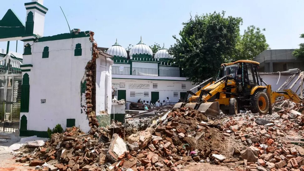250 years old mosque demolished in bulldozer action in delhi bengali market