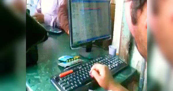 Man does typing with lightning speed, the mind will be dizzy after ...