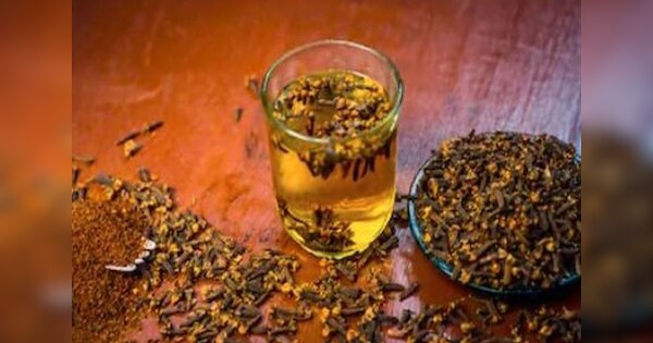 Laung Ka Pani Peene Ke Fayde, get relief from joint pain | Laung Ka ...