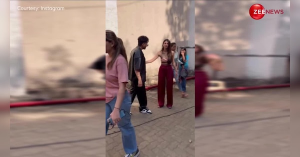 oops moment palak tiwari wear loose top got uncomfertable on camera ...