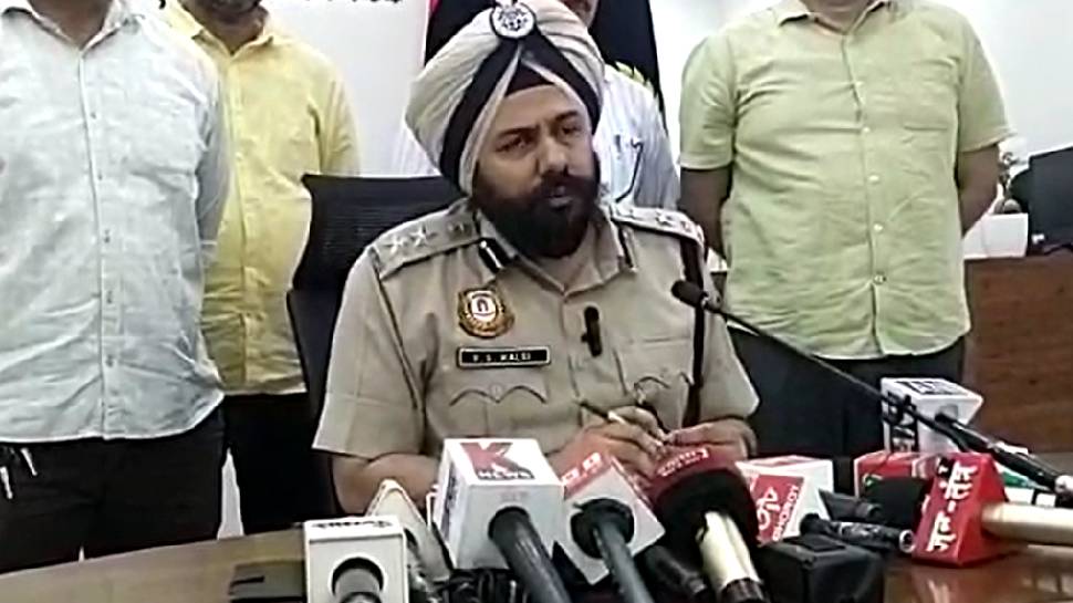 Delhi Crime police busted fraud gang forex card cheating of Crores two ...