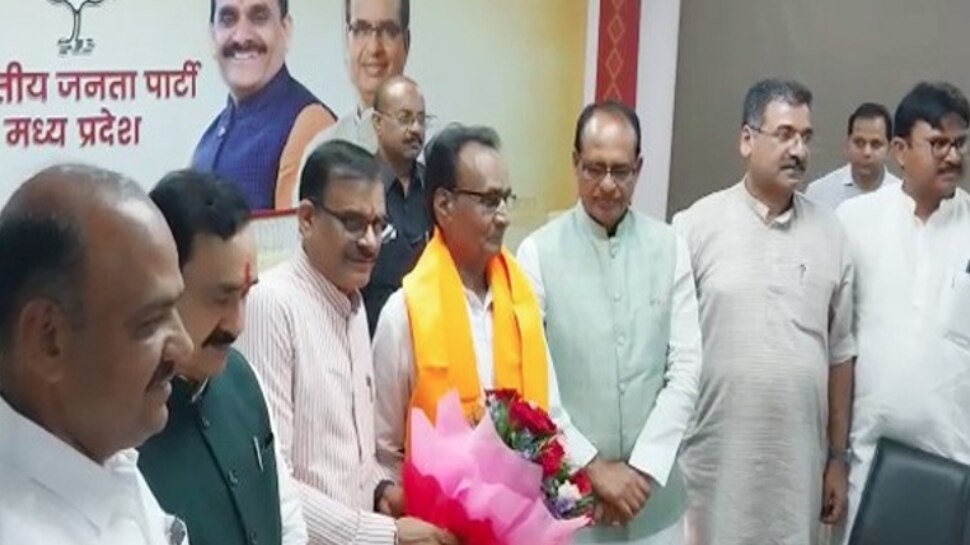 Former Datia Sewda MLA Ramdayal Prabhakar rejoined BJP before MP ...