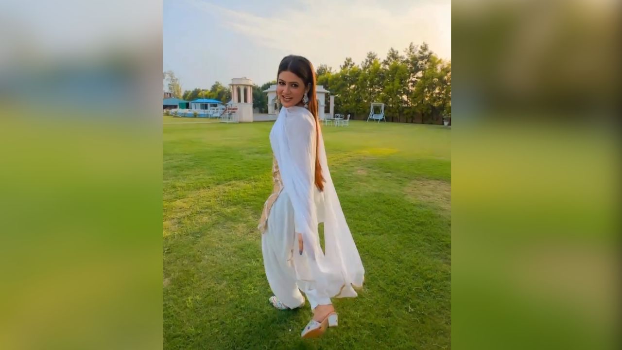 Rajasthan Shakira Gori Nagori killer dance moves created people crazy | Gori Nagori Video ...