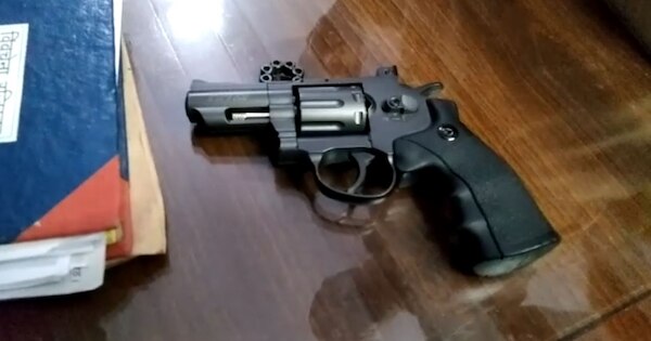 Ex MP son furious over delay in pizza order, accused of brandishing ...