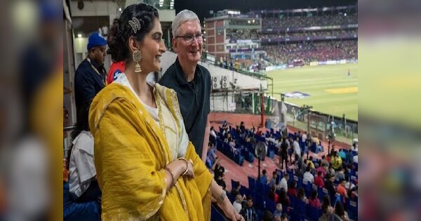IPL 2023 Apple Ceo Tim Cook Sonam kapoor see during DC vs KKR match ...