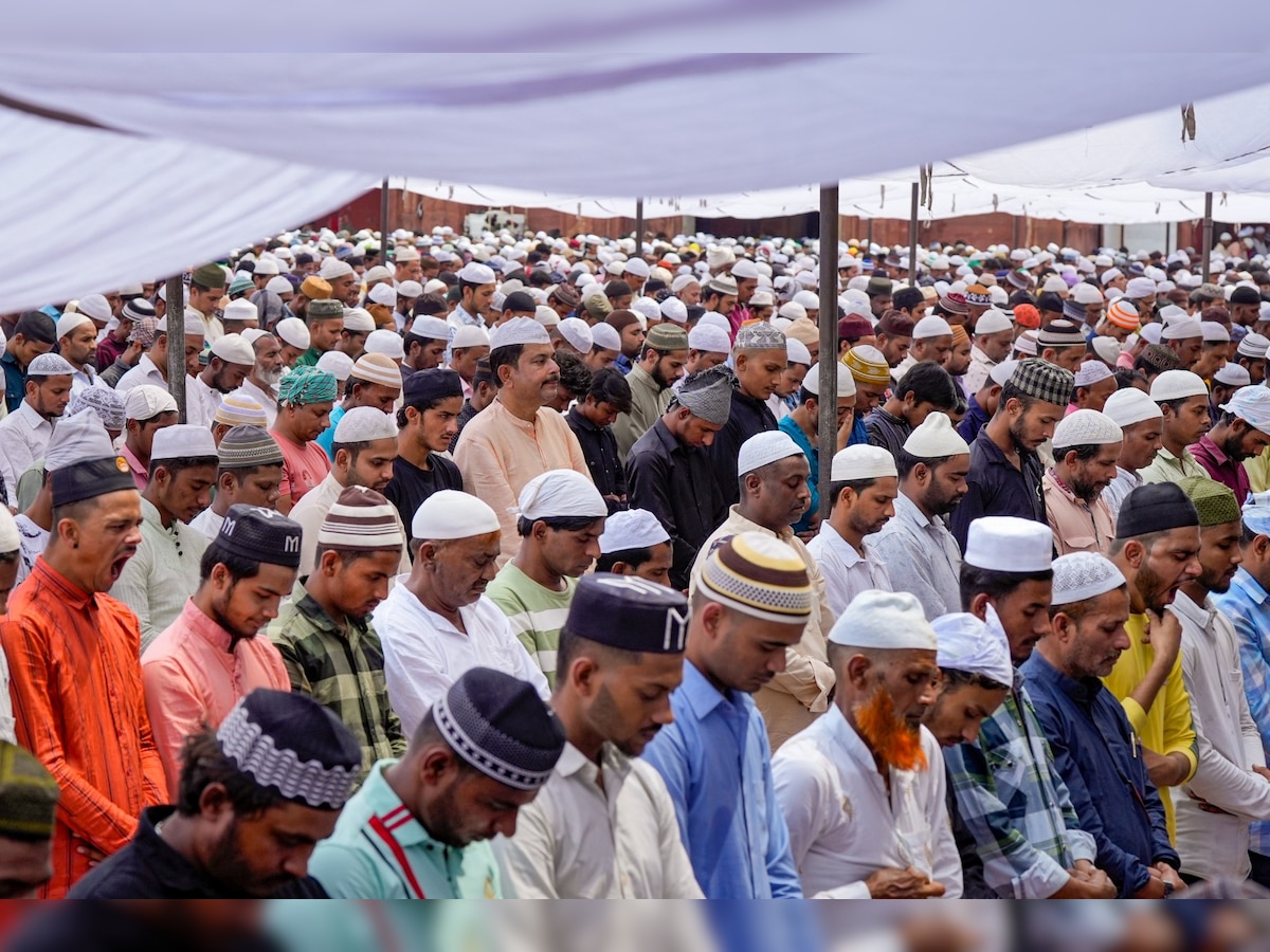 Ramazan last friday alvida juma Namaz head bowed in sajda hands raised ...